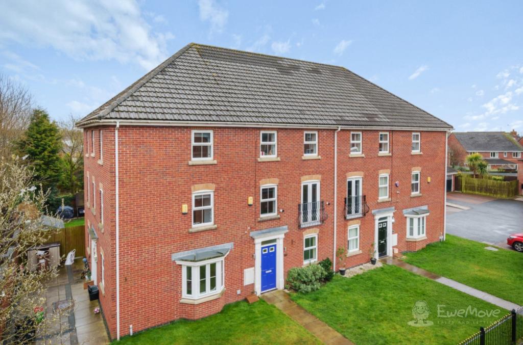 Womack Gardens, St. Helens WA9 5UY 4 bed townhouse - £190,000