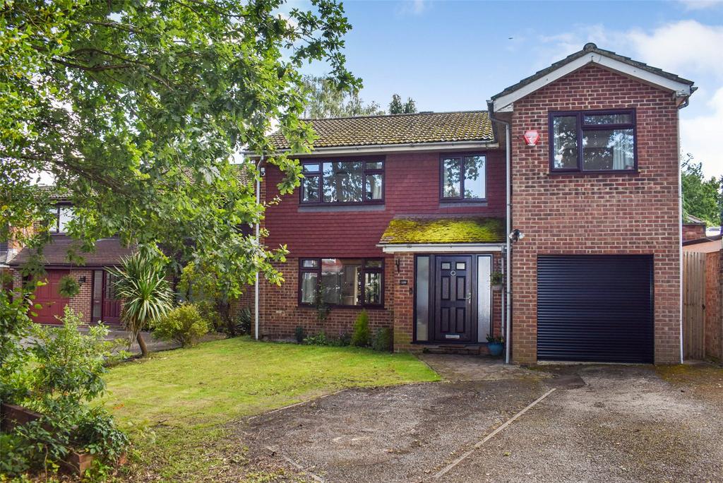 Yateley GU46 5 bed detached house - £660,000