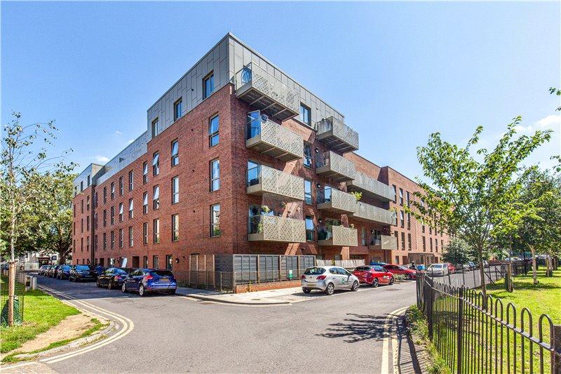 Scott Court, Broome Way, London, SE5 1 bed apartment - £375,000