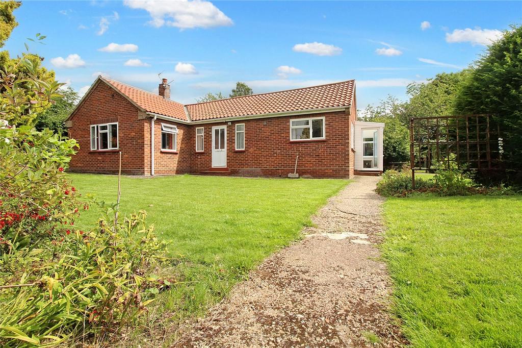 Harts Lane, Bawburgh, Norwich, Norfolk, NR9 3 bed bungalow for sale - £ ...