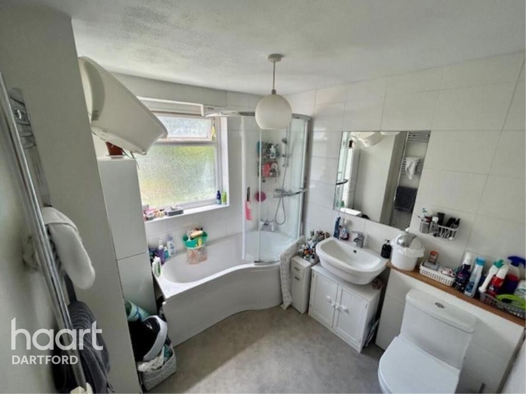 Marriott Road, Dartford 3 bed terraced house - £1,650 pcm (£381 pw)