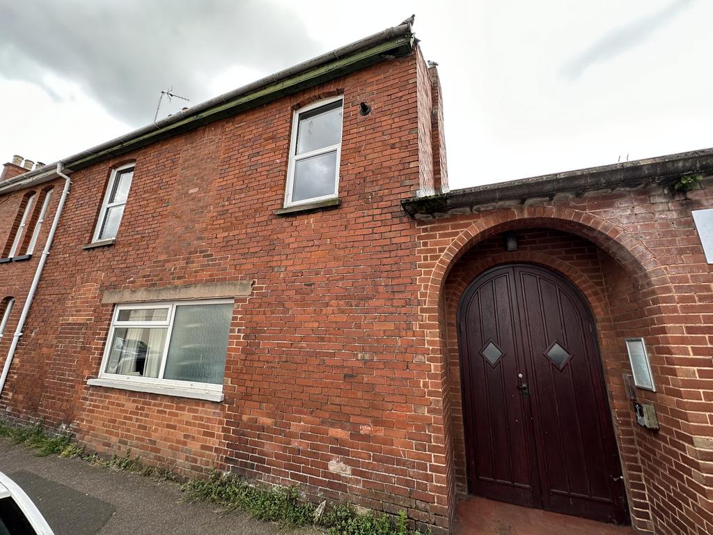 Moose Hall, Exmouth, EX8 End of terrace house - £125,000