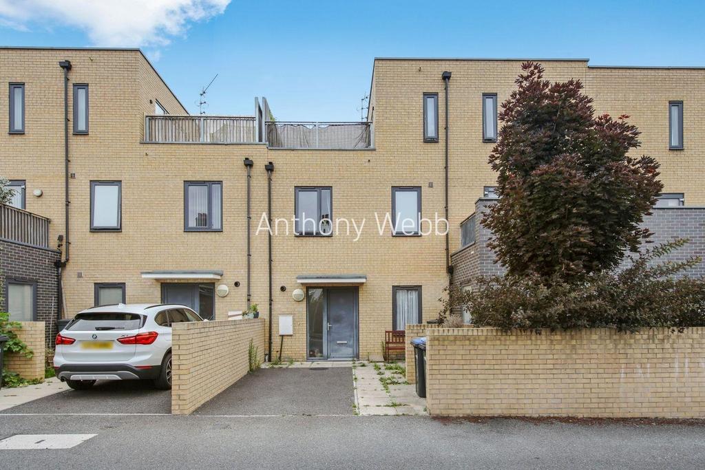 Wells Mews, London N11 3 bed townhouse - £270,000