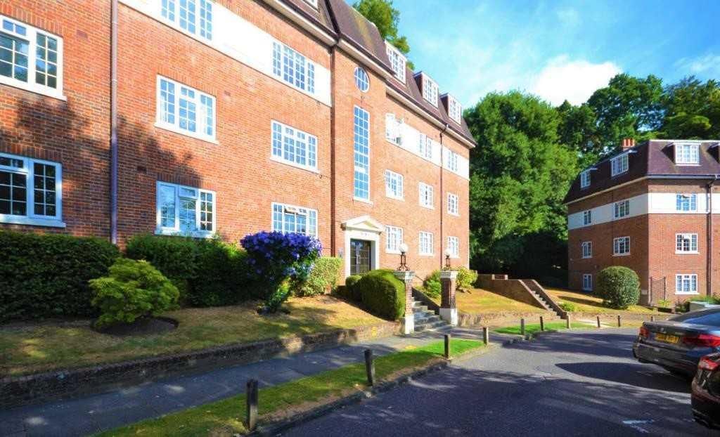 Herga Court, Harrow 2 bed apartment - £1,700 pcm (£392 pw)