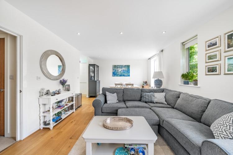 Old Dairy Mews Balham SW12 2 bed house - £2,750 pcm (£635 pw)