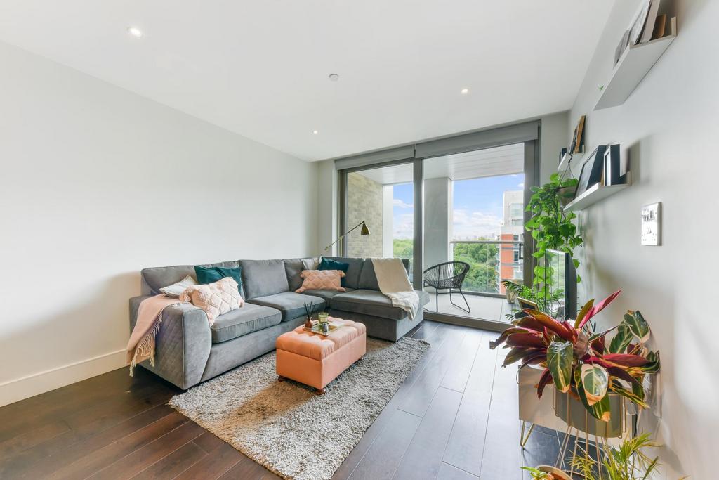 Radley House, Prince of Wales Drive... 2 bed apartment - £3,900 pcm (£ ...