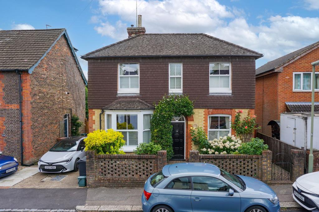 Priory Road, Reigate, RH2 3 bed detached house for sale - £715,000