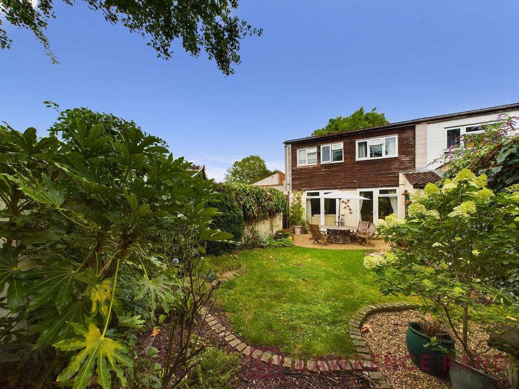 Beatrice Close, Pinner, HA5 4 bed end of terrace house - £550,000