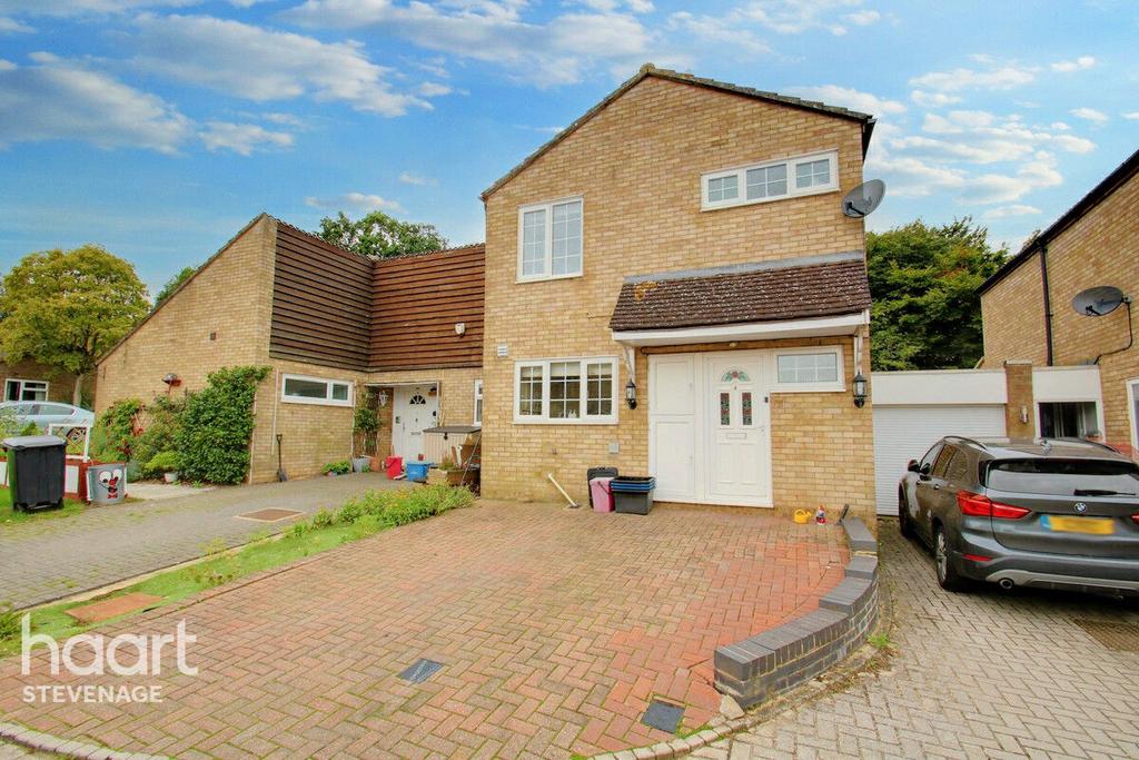 Hastings Close, Stevenage 3 bed link detached house - £350,000