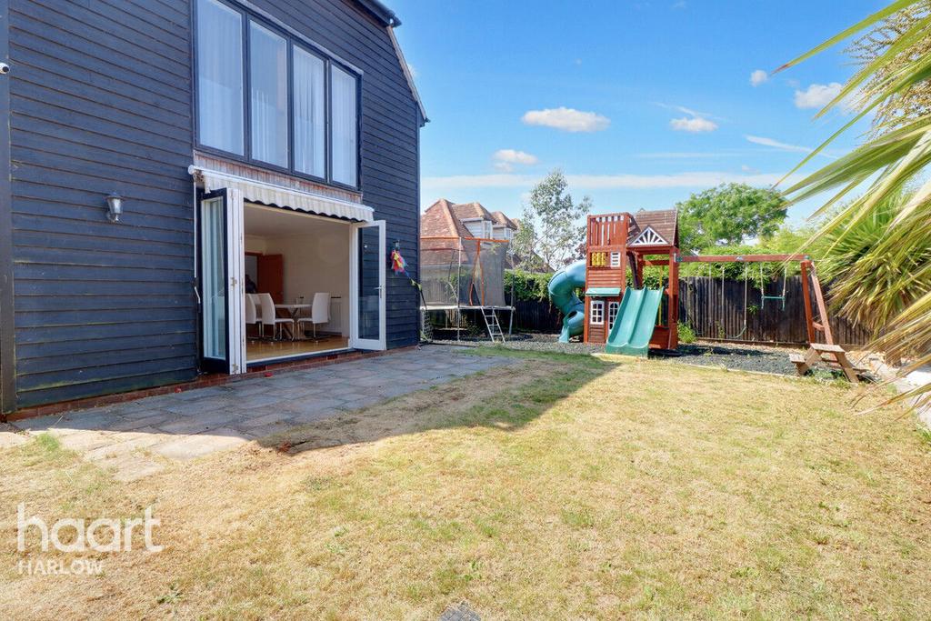 Harlow Common, Harlow 4 bed barn conversion - £800,000