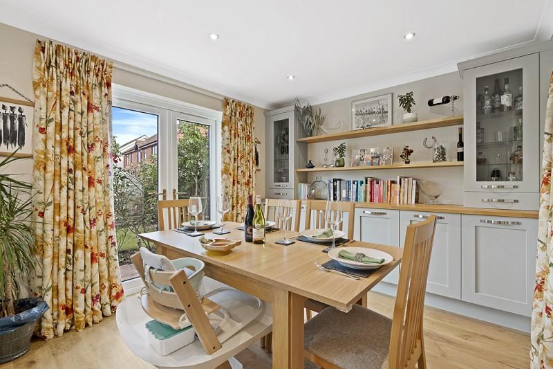 Pershore Close Locks Heath Southampton Hampshire So31 6uf 4 Bed