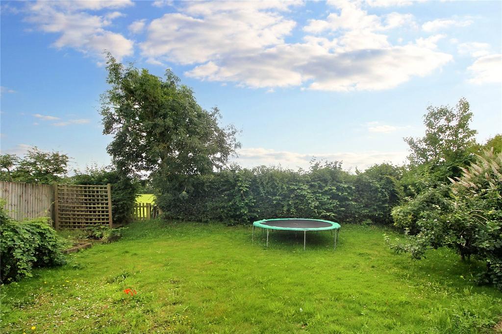 Kenningham Close, Mulbarton, Norwich, Norfolk, NR14 4 bed detached ...