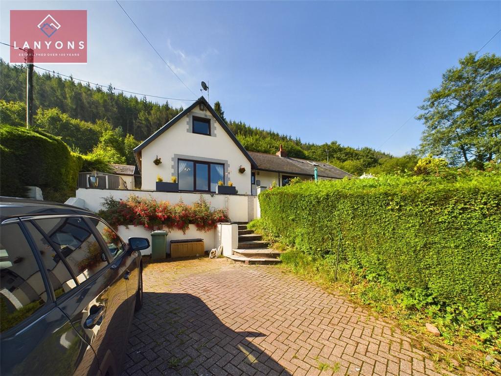 The Bungalows, Trehafod... 4 bed semi-detached house - £374,995