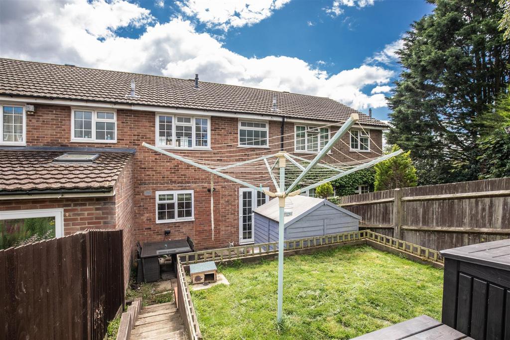 Downsview Crescent Uckfield 3 Bed Terraced House £330 000