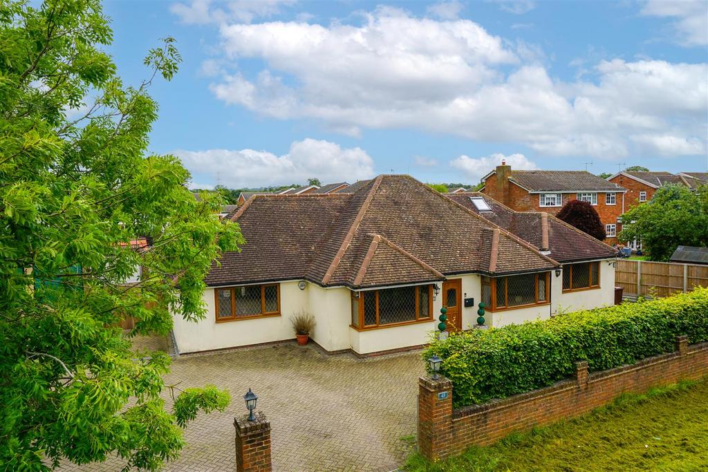 Weatherhill Road, Smallfield, Horley 3 bed detached bungalow - £625,000