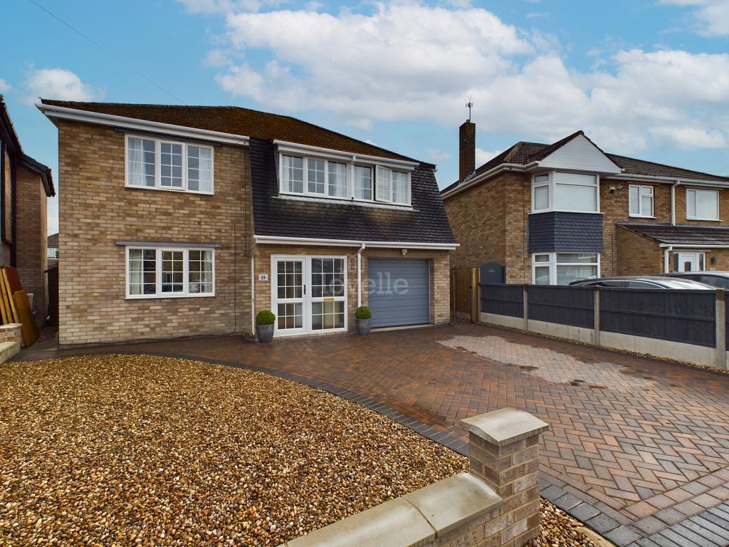 Thirsk Drive, North Hykeham LN6 4 bed detached house - £320,000