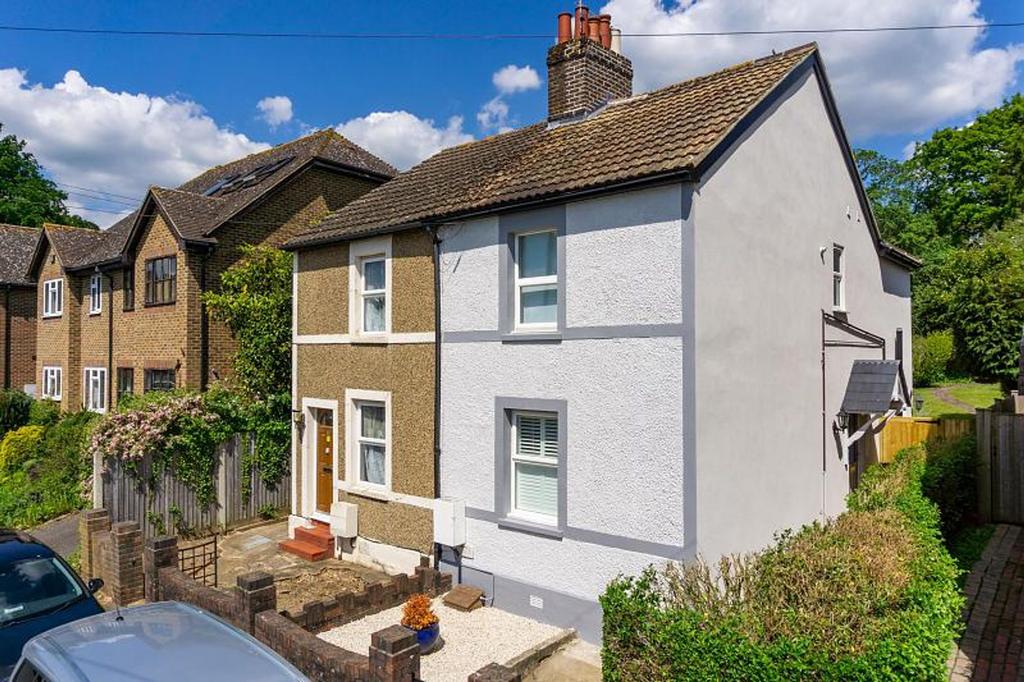 Priory Road, Reigate, RH2 2 bed semi-detached house - £1,750 pcm (£404 pw)