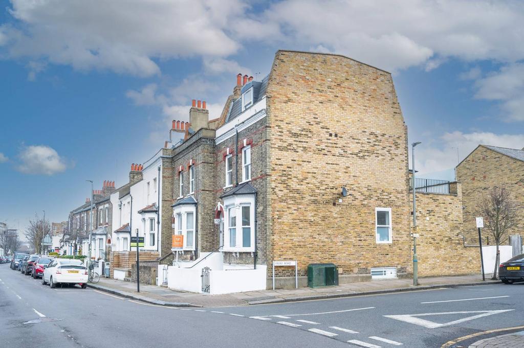 Taybridge Road, Clapham Common North... 2 bed flat - £2,750 pcm (£635 pw)