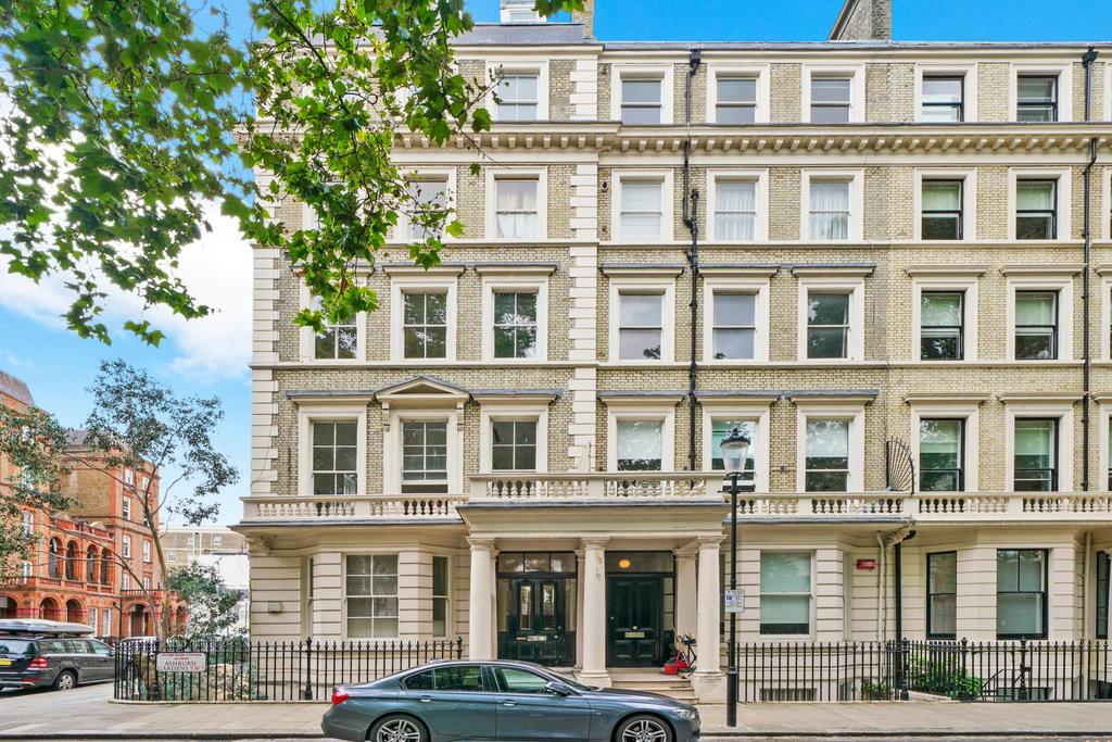 Ashburn Gardens, London, SW7 3 bed apartment to rent - £6,250 pcm (£ ...