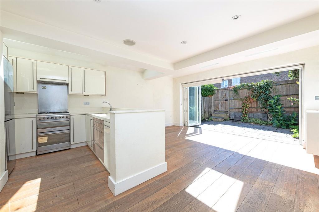 Bramfield Road, SW11 2 bed property - £2,900 pcm (£669 pw)