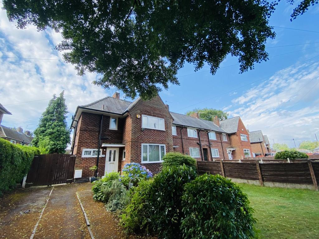 Shayfield Drive, Manchester, M22 3 bed semi-detached house - £1,300 pcm ...