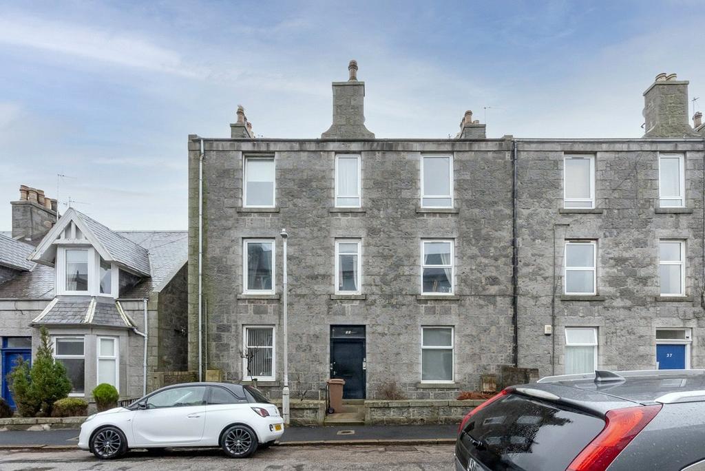 Chestnut Row, City Centre, Aberdeen... 1 bed flat - £635 pcm (£147 pw)