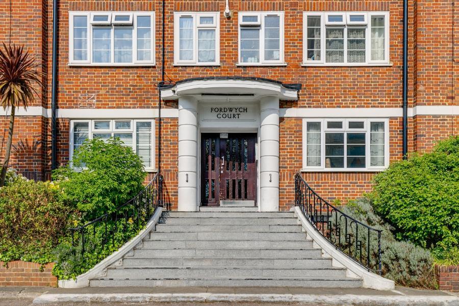 Fordwych Court, Shoot Up Hill... 1 bed flat - £1,625 pcm (£375 pw)