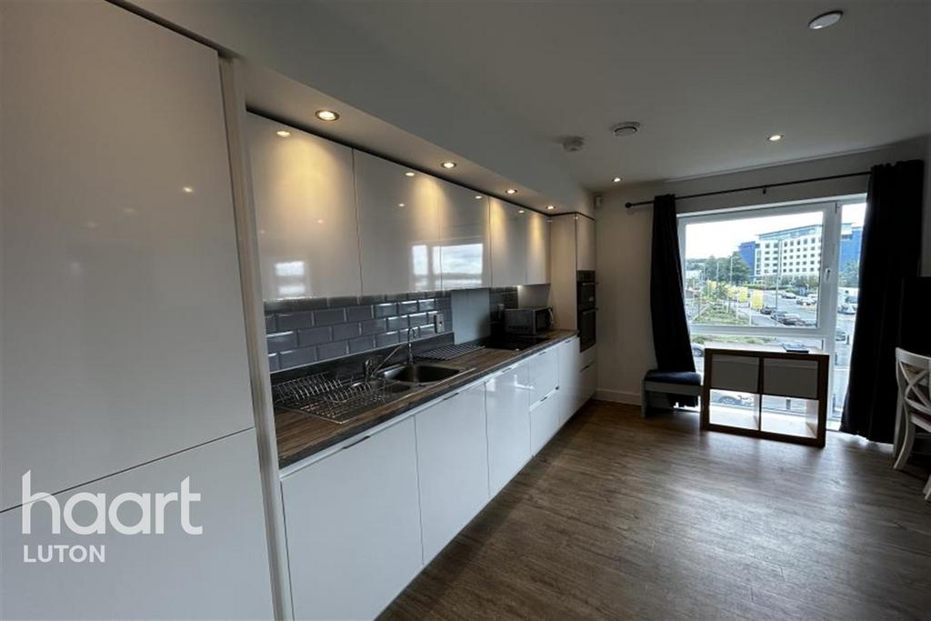 Ellesmere Court, Luton 2 bed flat - £1,500 pcm (£346 pw)