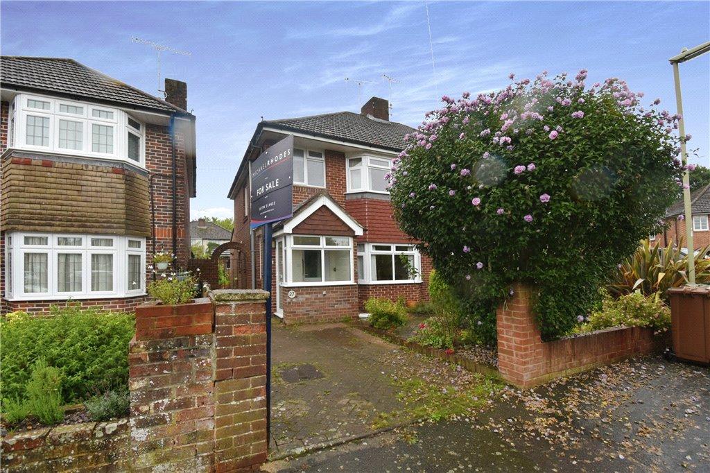 Tadfield Crescent, Romsey, Hampshire 3 bed semi-detached house for sale ...