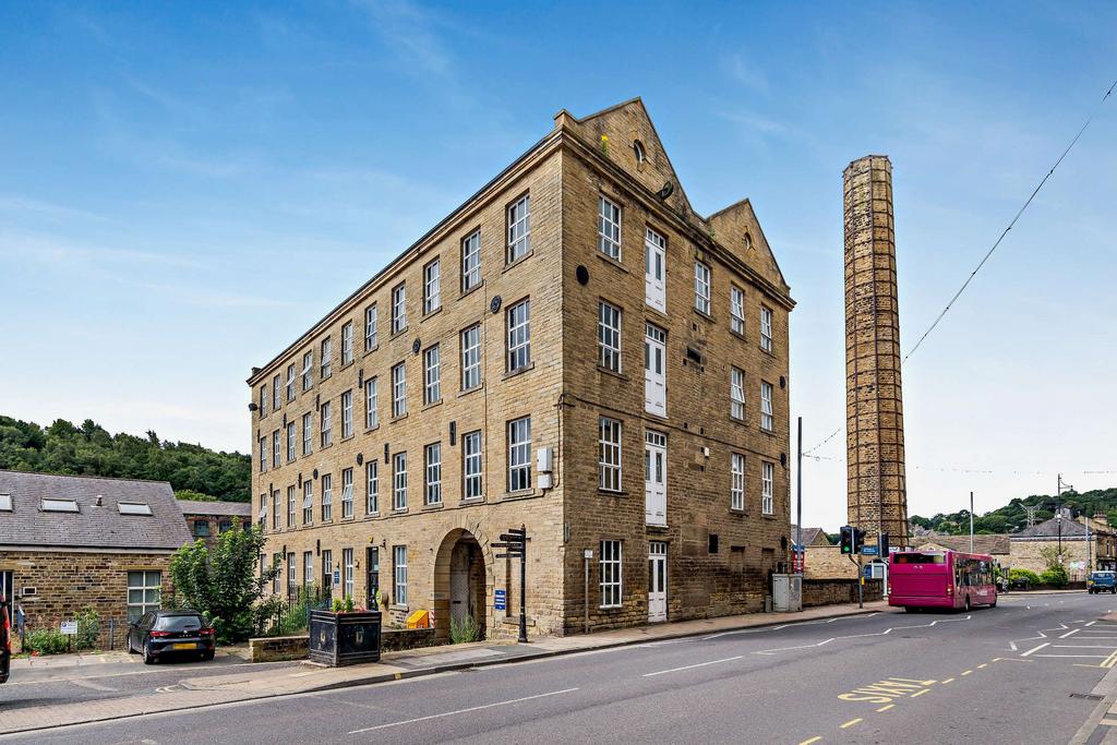 Wharf Street, Sowerby Bridge HX6 2 bed flat - £95,000