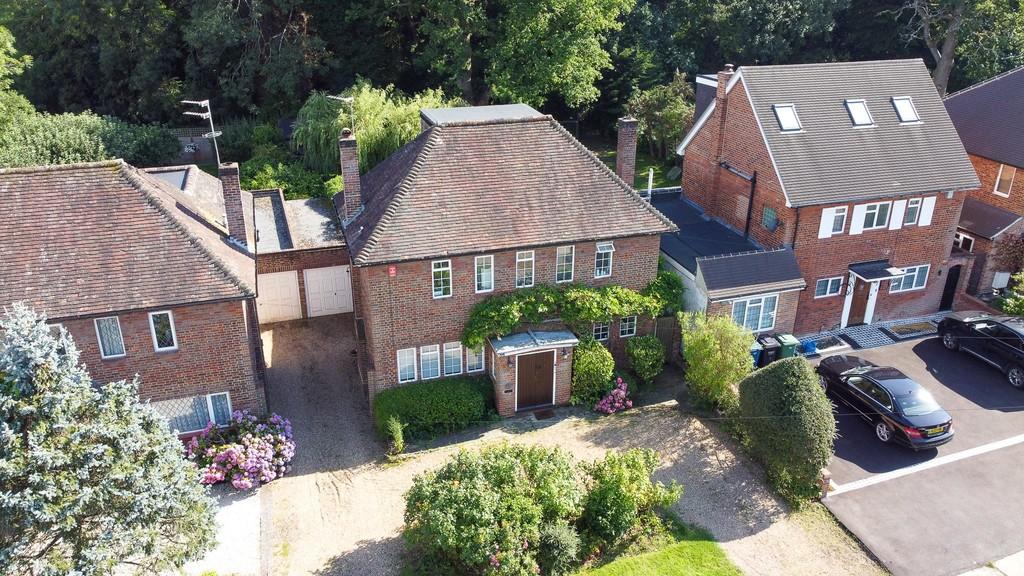 Norman Crescent, Pinner HA5 4 bed detached house - £995,000