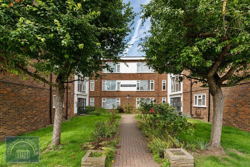 New Wanstead, Wanstead 2 bed apartment - £1,800 pcm (£415 pw)