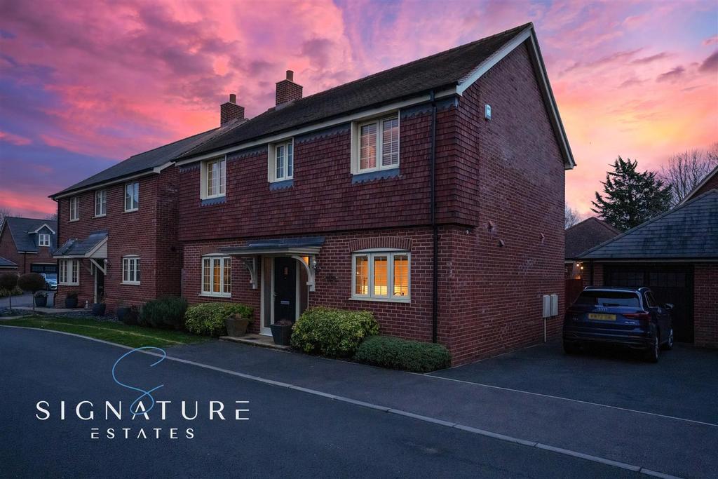 Gordon Smith Close, Aston Clinton... 3 bed house - £750,000