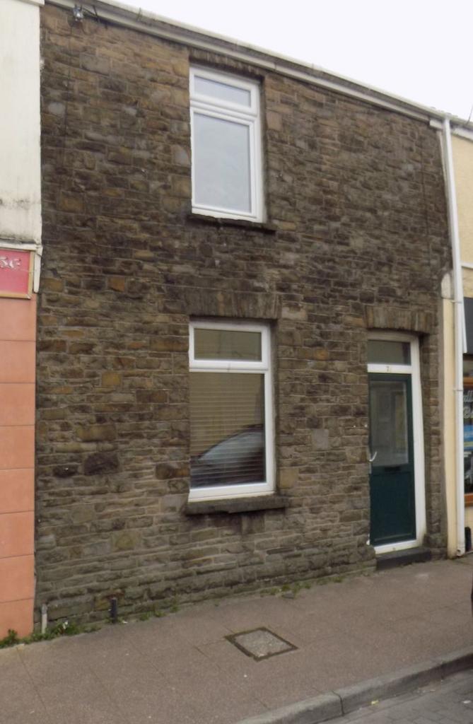 Windsor Road, Neath. SA11 1NS 2 bed house - £750 pcm (£173 pw)