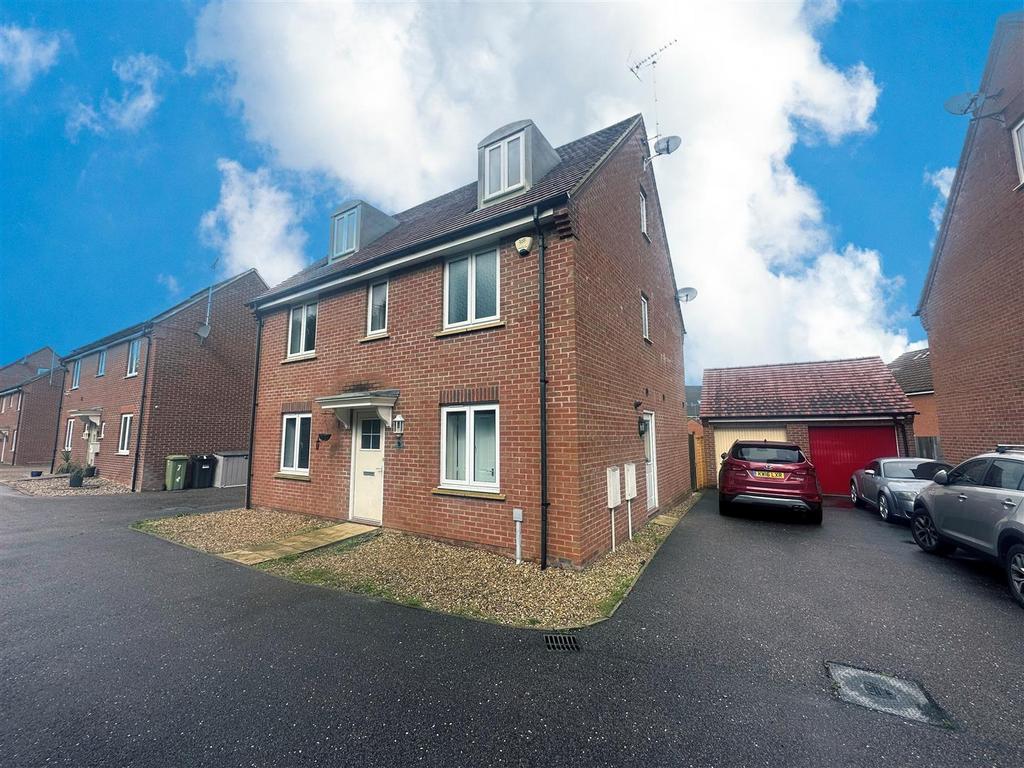 Arkwright Mews, Oakridge Park, Milton Keynes 5 bed detached house to ...