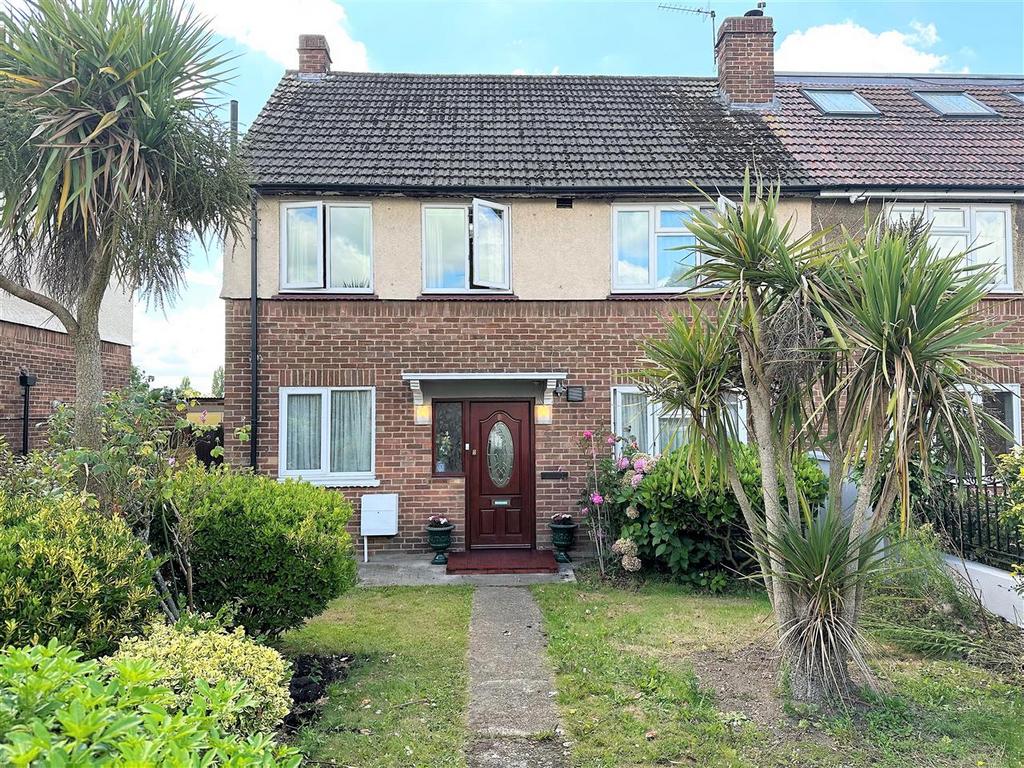 Dudley Road, Bedfont 3 bed semi-detached house - £2,000 pcm (£462 pw)