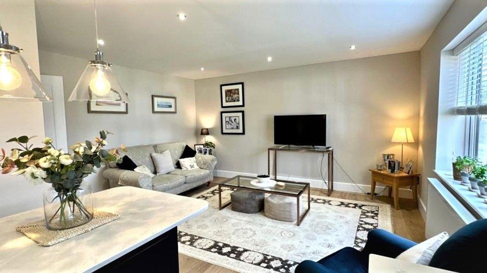 Shaw Ridge, Swindon SN5 2 bed apartment - £169,500