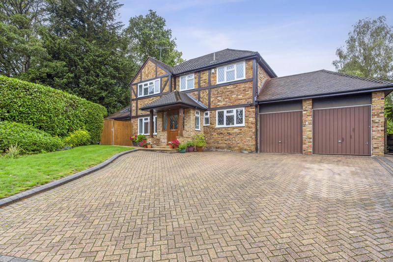 Hawkes Leap, Windlesham GU20 4 bed detached house - £925,000