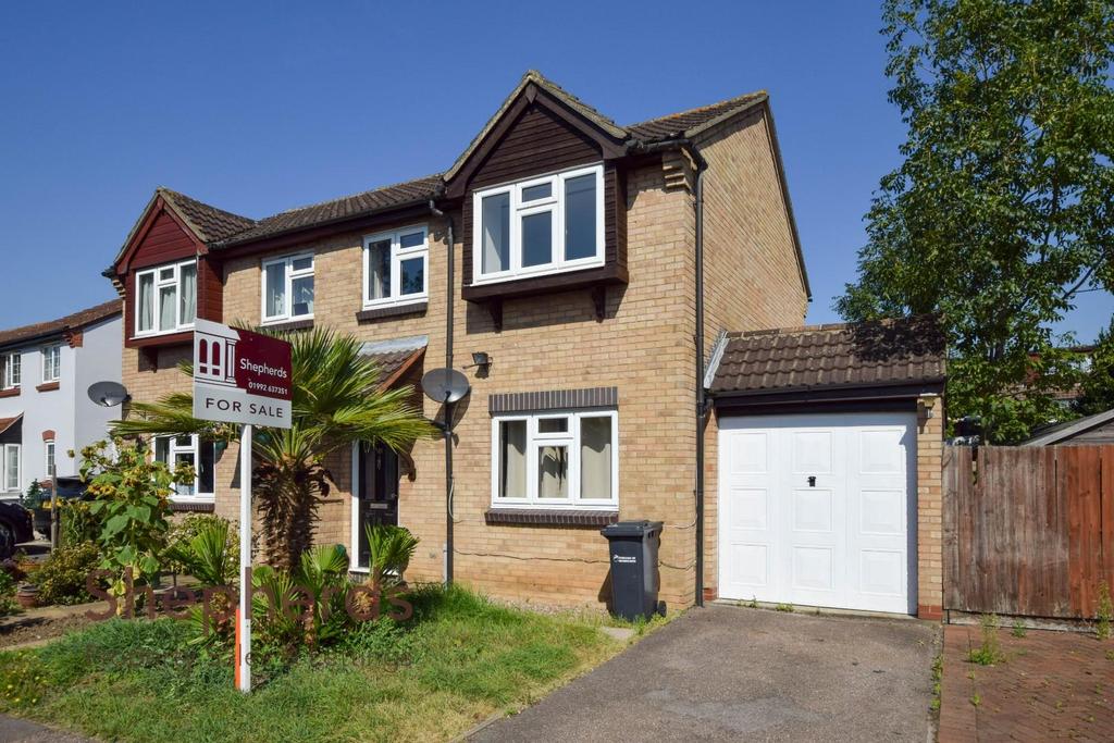 Kingsmead, Cheshunt EN8 3 bed semi-detached house - £465,000