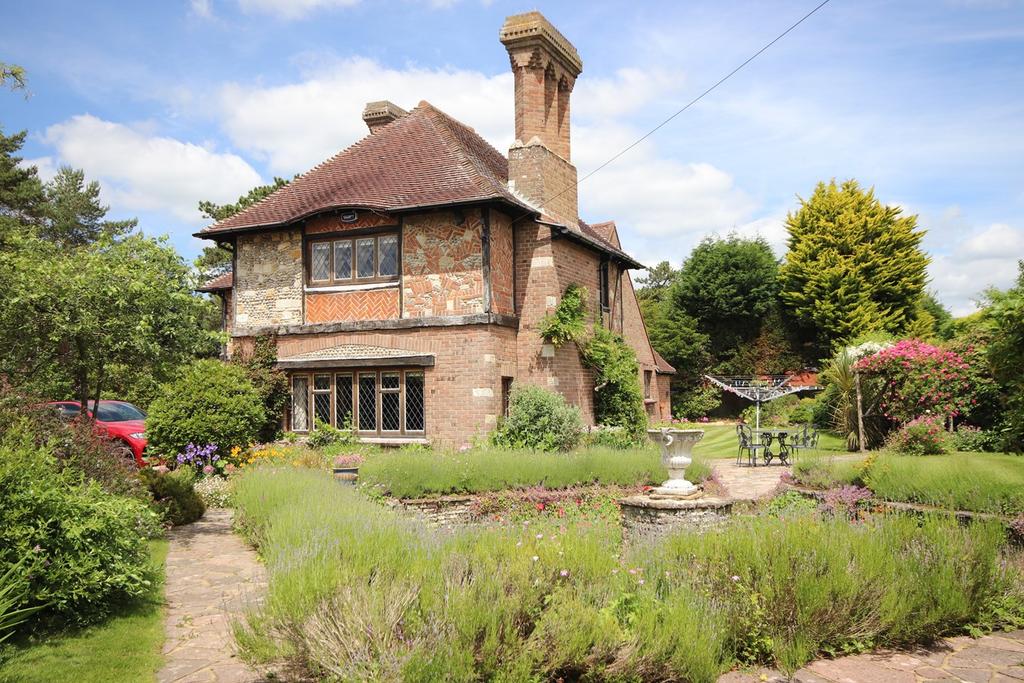 Collington Lane West, Bexhill-on-Sea... 4 bed detached house - £2,250 ...