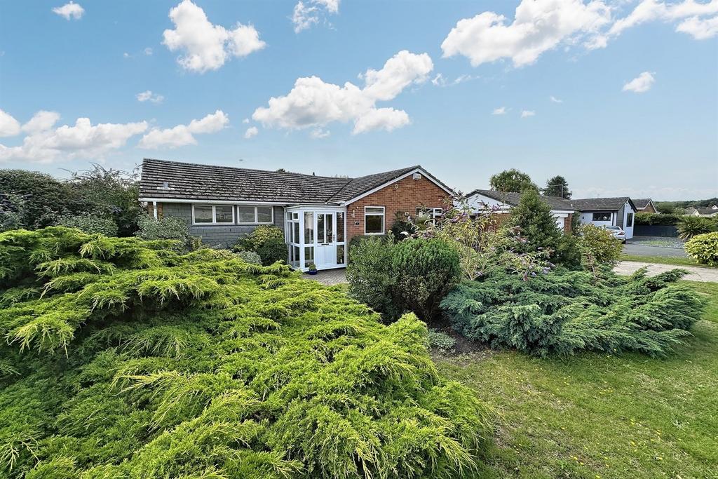 West Parley 3 bed detached bungalow - £550,000