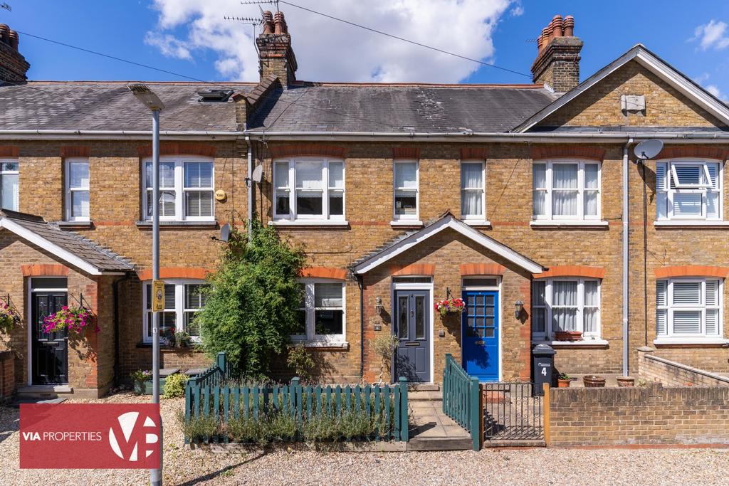 Century Road, Hoddesdon EN11 3 bed cottage for sale - £475,000