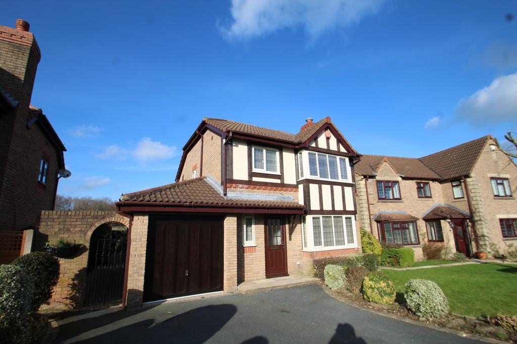 Wike Ridge Avenue, Leeds, West Yorkshire, UK, LS17 3 bed detached house ...