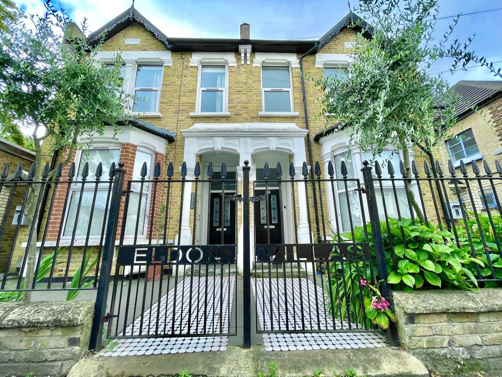 Eldon Villas, Walthamstow, London, E17 2 bed detached bungalow - £2,250 ...