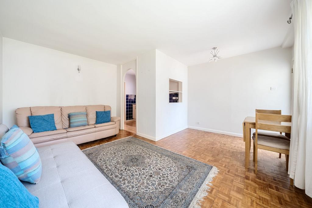 Harriet Way, Bushey, Hertfordshire, WD23 1 bed maisonette - £240,000