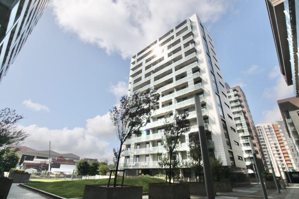 Meadowside Quay Walk Glasgow G11 6DL 2 bed apartment - £179,000