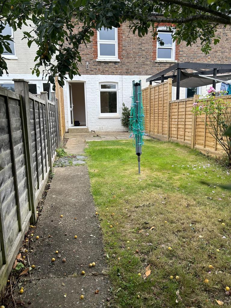 Hawden Road, Tonbridge, Kent 2 bed house - £1,595 pcm (£368 pw)