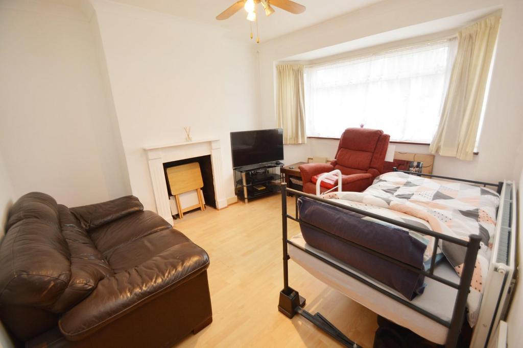 Stuart Avenue, Harrow, HA2 9AZ 3 bed terraced house for sale - £435,000