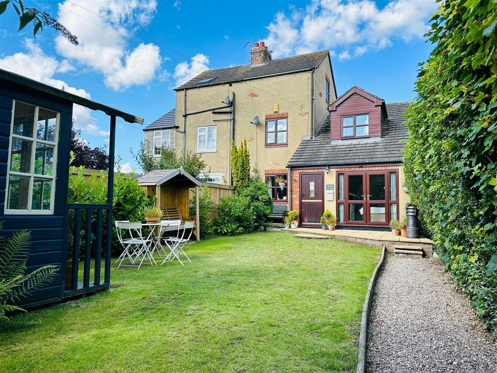 Mill Lane, Riccall, York 4 bed semi-detached house for sale - £325,000
