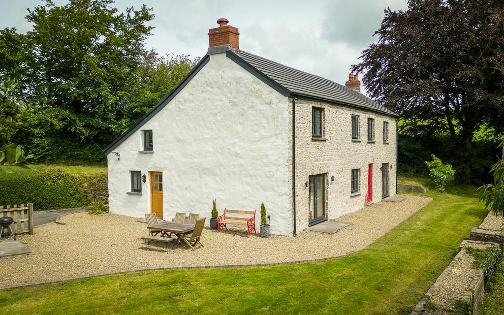 Croesyceiliog, Carmarthen 5 bed property with land - £640,000